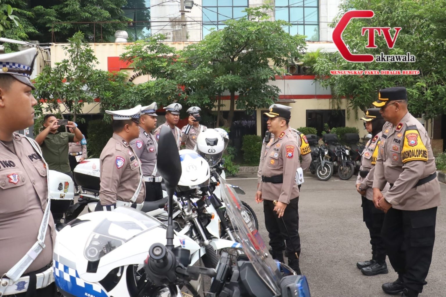 Tekan Angka Laka Lantas, Polres Pelabuhan Tanjung Perak Laksanakan Apel Gelar Pasukan Operasi ...